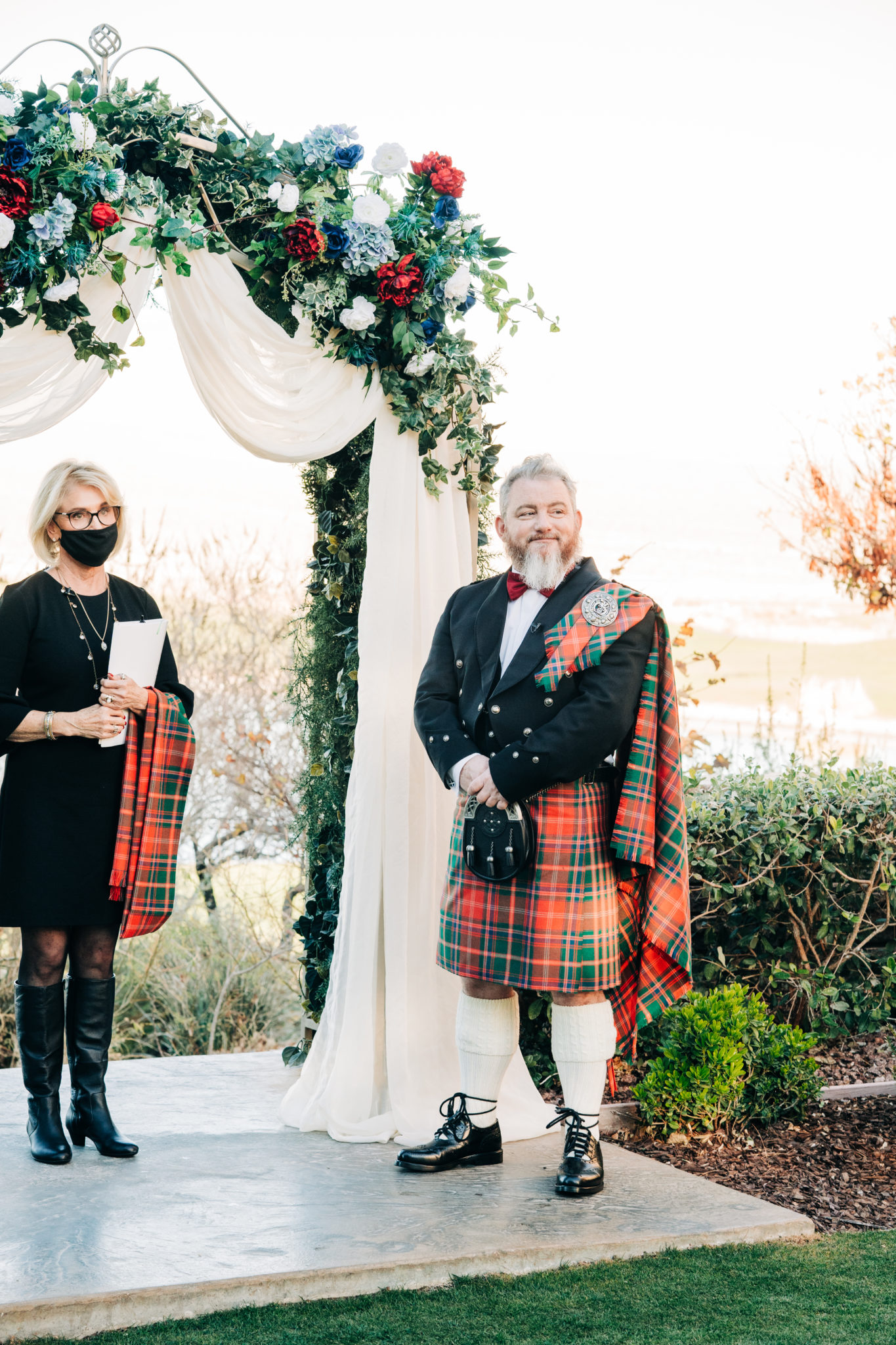 An Intimate and Secluded Scottish Ceremony - elopementlasvegas.com