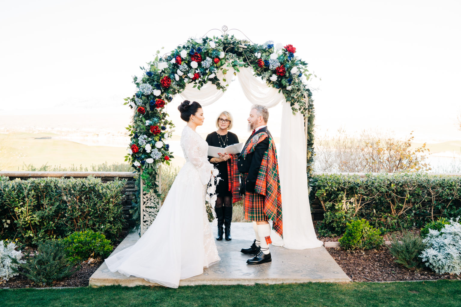 An Intimate and Secluded Scottish Ceremony - elopementlasvegas.com